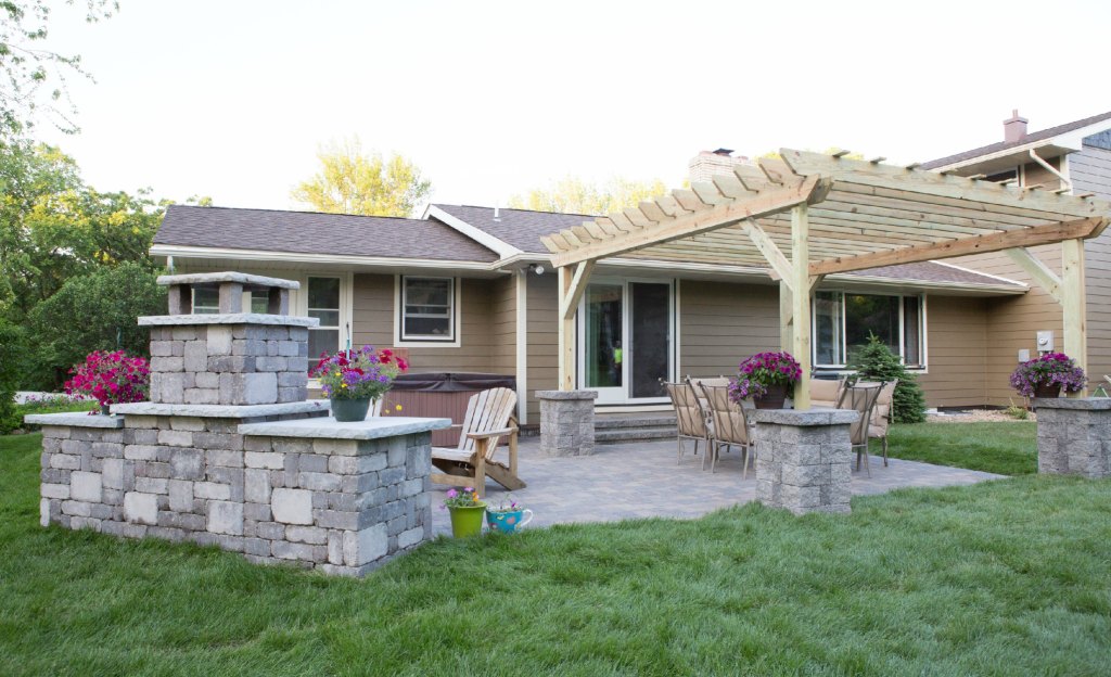 Paver Patio – Leading Edge Landscapes